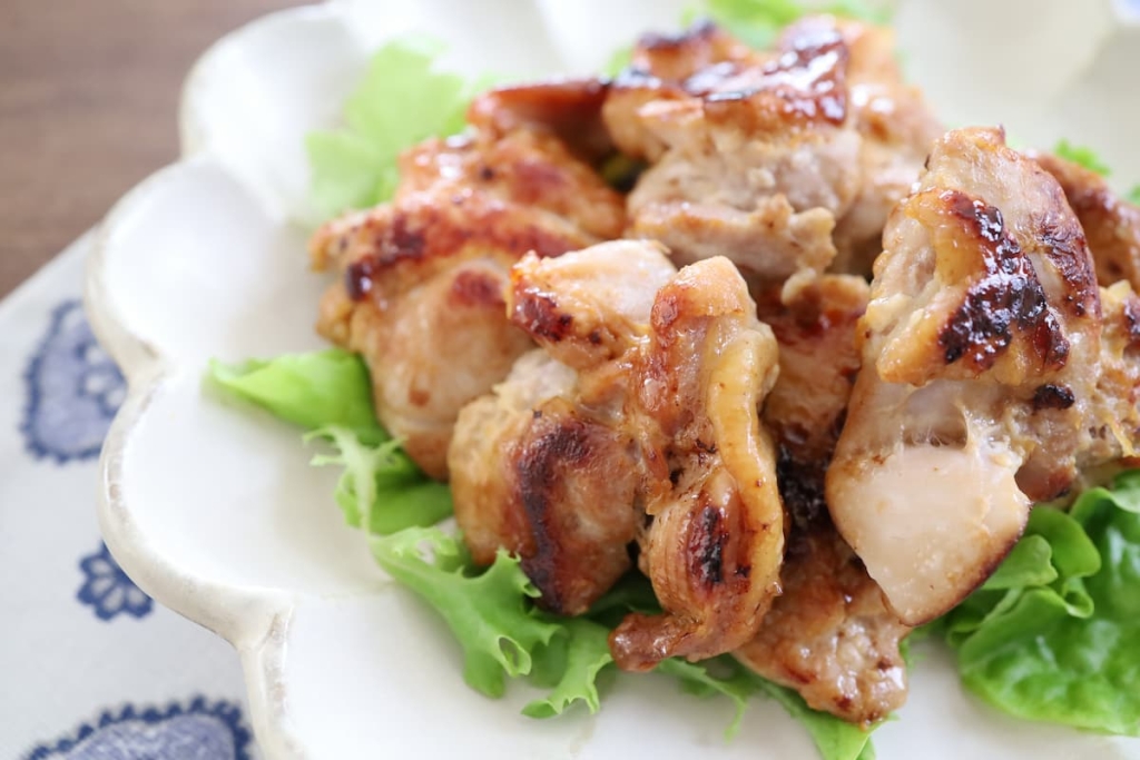 塩麹に漬け込むだけでめちゃウマになる！「鶏肉の塩麹焼き」-武田真由美連載 | フーディストノート